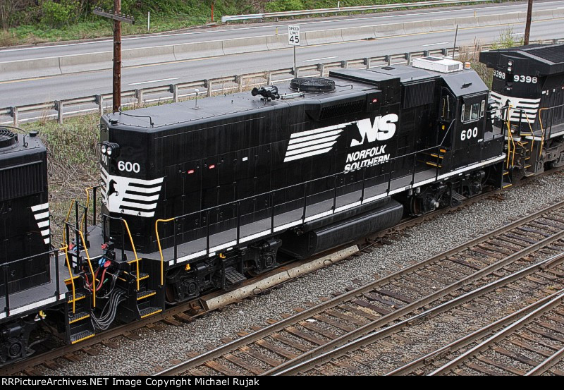 NS 600